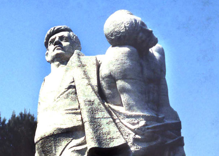 Guida_la_statua_02 - Mausoleo delle Fosse Ardeatine